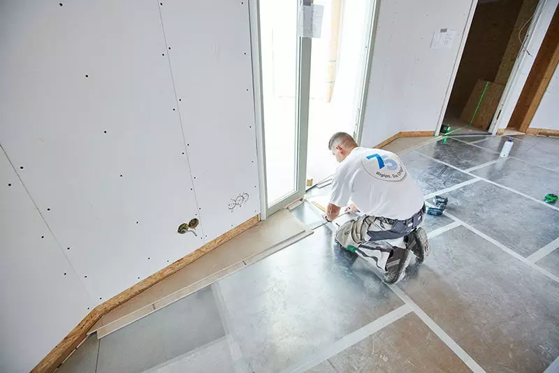 Nachträgliche Fußbodenheizung einfräsen - Rigidur | Rigips
